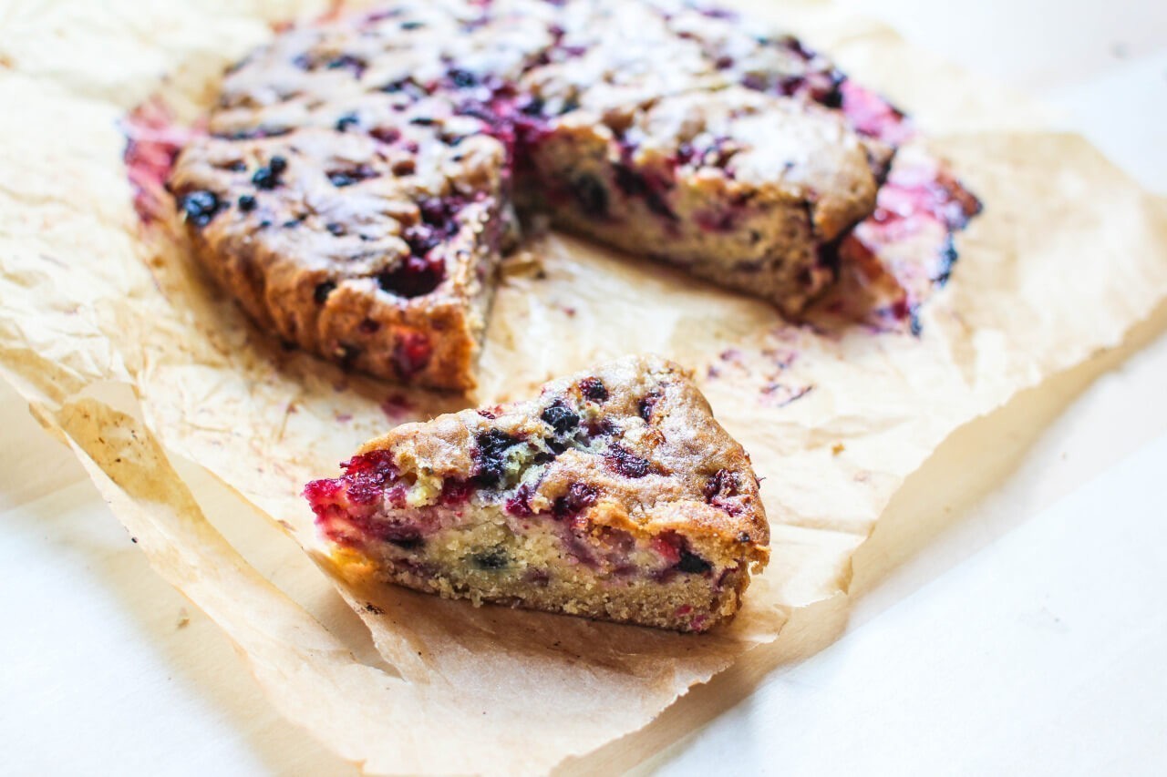 Recept vegan cake met rode vruchten l Luchtig gebak zonder ei