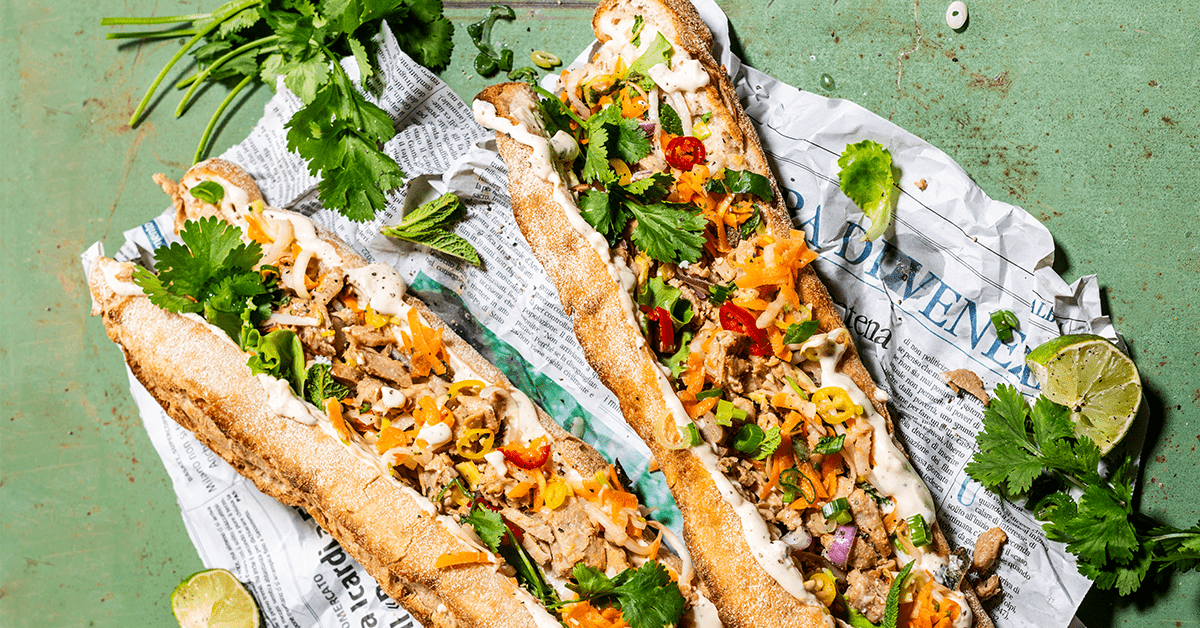 Vegan streetfood: bahn mi Vietnamees broodje met vegan kip